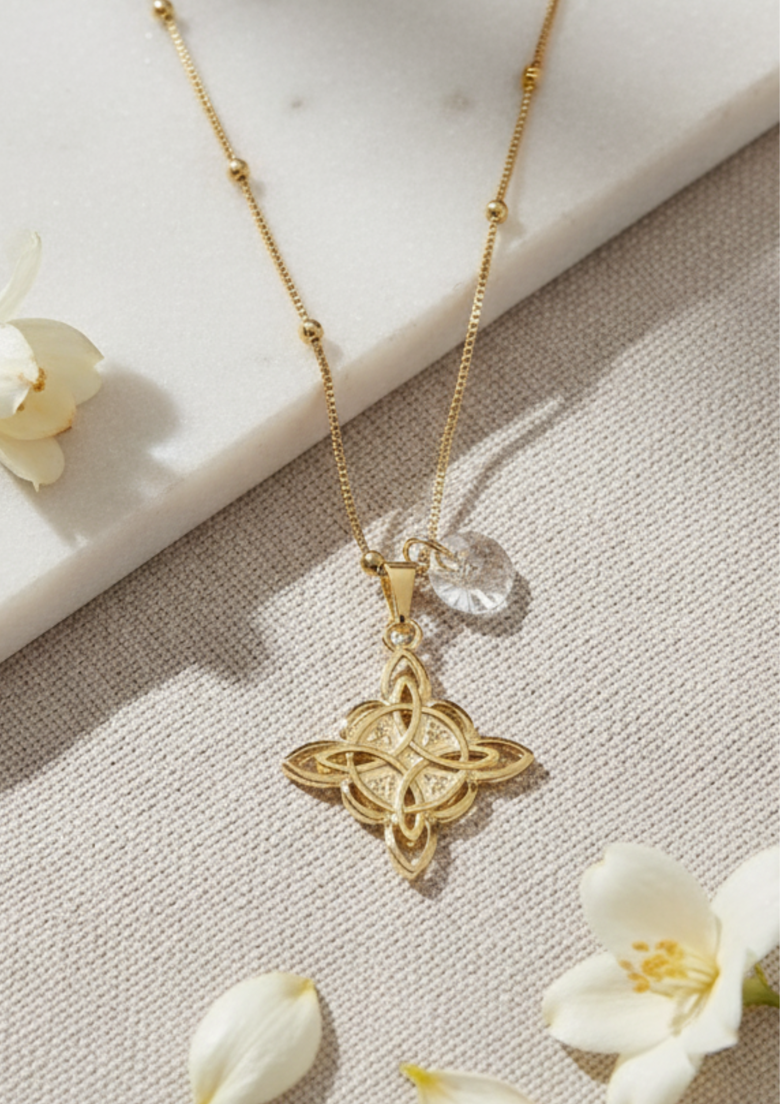 Collar Nudo Celta de Protección con Cristal Swarovski – Santo Cielo Joyas